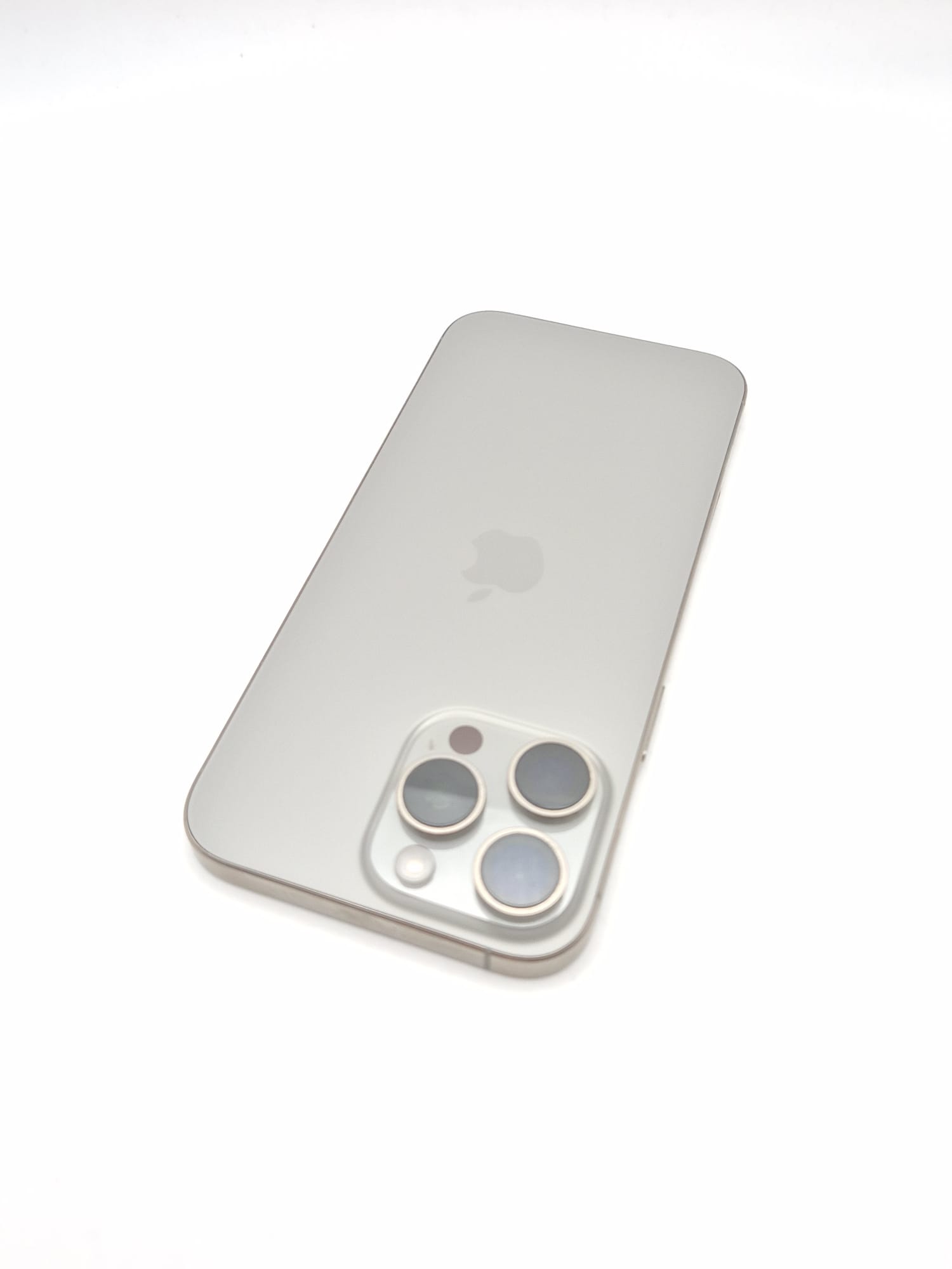 IPHONE 16 PRO MAX TITANIUM 256GB 100% SALUD DE BATERIA | Real Cash